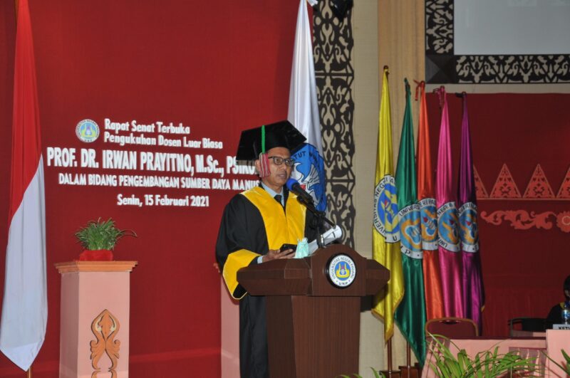Pengukuhan Guru Besar Irwan Prayitno Diharapkan Memperkuat Berdirinya ...
